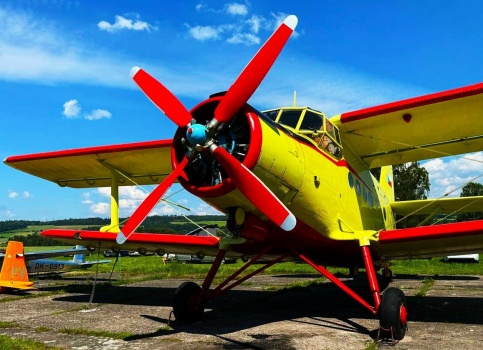 Solve AN2 jigsaw puzzle online with 12 pieces