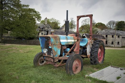 Solve End of the road jigsaw puzzle online with 294 pieces