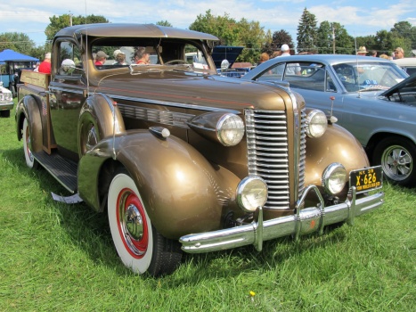Solve 1938 Buick Pickup 1 jigsaw puzzle online with 99 pieces