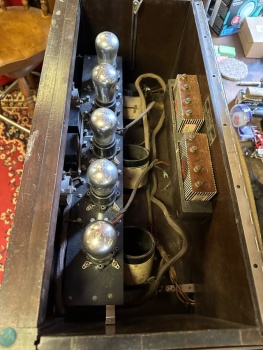 Solve 1923 portable radio jigsaw puzzle online with 35 pieces