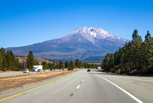 Solve INTERSTATE 5 jigsaw puzzle online with 96 pieces