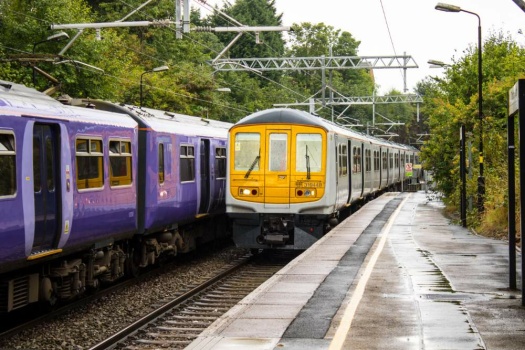 Solve merseyrail city line 08-08-2017 Thatto Heath Station BR Class 319 ...