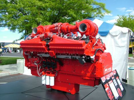 Solve Cummins v16 diesel engine jigsaw puzzle online with 108 pieces