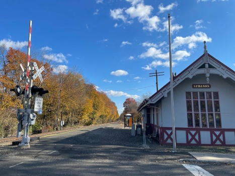 Solve NJT Lebanon, NJ jigsaw puzzle online with 140 pieces