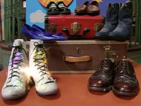 Solve shoes jigsaw puzzle online with 12 pieces