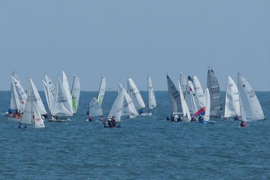 Solve A Glorious Day on Filey Bay jigsaw puzzle online with 15 pieces