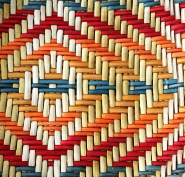 Solve Weaving design jigsaw puzzle online with 64 pieces