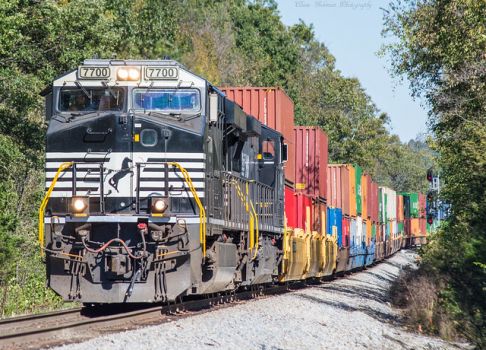 Solve NS 7700 leads an intermodal through Wauhatchie, TN jigsaw puzzle ...