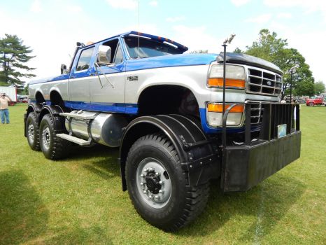 Solve f1350 super ford jigsaw puzzle online with 336 pieces