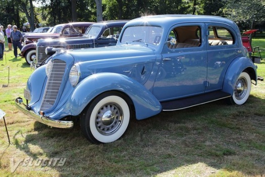 Solve 1936 Hupmobile 618D 4 Door jigsaw puzzle online with 70 pieces