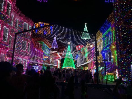 Solve Christmas Lights jigsaw puzzle online with 108 pieces