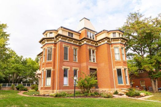 Solve STURDY LOOKING HOME jigsaw puzzle online with 96 pieces