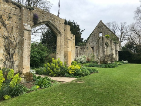 Solve Tithe Barn, Sudeley Castle, UK jigsaw puzzle online with 99 pieces