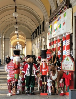 Solve Via XX Settembre, Novara, Italy jigsaw puzzle online with 80 pieces