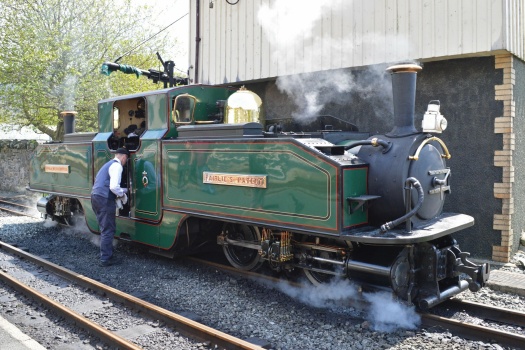 Solve Ffestiniog Railway Double Fairlie 0-4-0+0-4-0T 11 Earl of ... Solve Ffestiniog Railway Double Fairlie 0-4-0+0-4-0T 11 Earl of ...