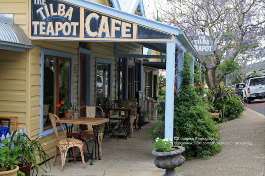 Solve The Tilba Teapot Cafe jigsaw puzzle online with 442 pieces