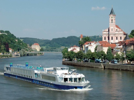 Solve river_countess_passau jigsaw puzzle online with 320 pieces