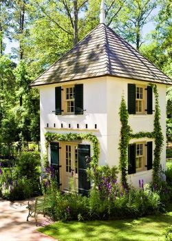 Solve Little square house. jigsaw puzzle online with 70 pieces
