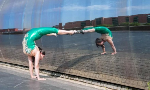 Solve Touch your toes jigsaw puzzle online with 24 pieces