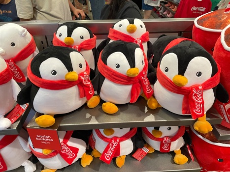 Solve Watch Out for the Penguins jigsaw puzzle online with 130 pieces