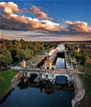 Solve Zdymadlo Hořín, Mělník jigsaw puzzle online with 72 pieces