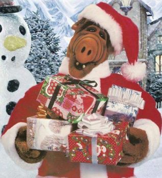 Solve SANTA'S "ALF" jigsaw puzzle online with 90 pieces