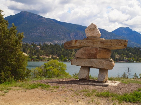 Solve Invermere_BC jigsaw puzzle online with 432 pieces