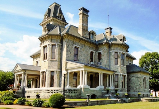 Solve Jackson Mansion, Berwick, Pa jigsaw puzzle online with 204 pieces