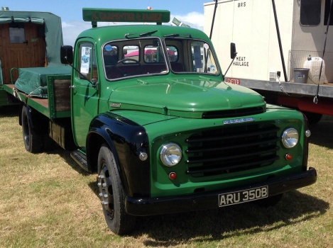 Solve Commer - 1964 jigsaw puzzle online with 234 pieces