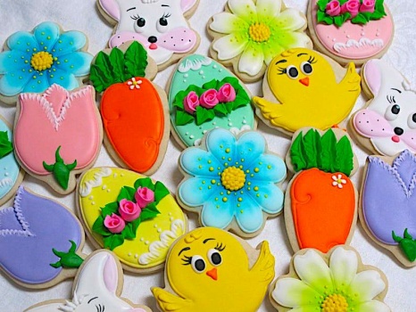Solve Spring decorated cutout cookies jigsaw puzzle online with 130 pieces