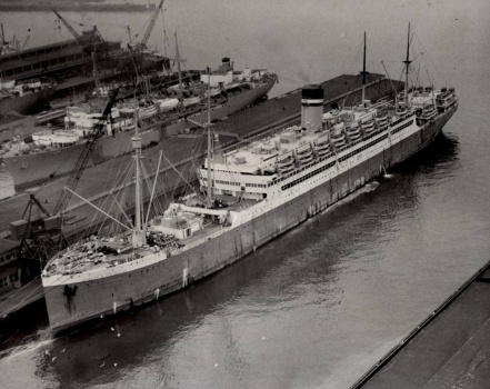 Solve USAT EDMUND B. ALEXANDER ex AMERIKA in New York Apr 14, 1948 ...