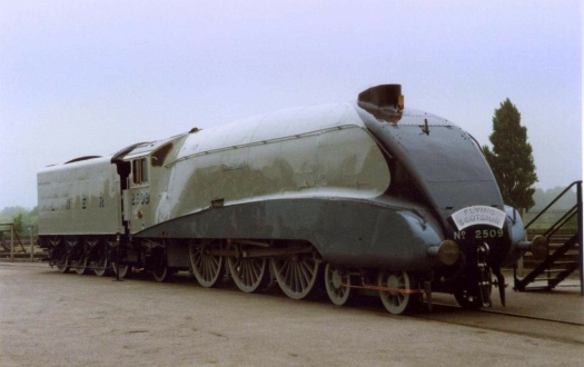 Solve LNER Class A4 4-6-2 2509 Silver Link. jigsaw puzzle online with ...