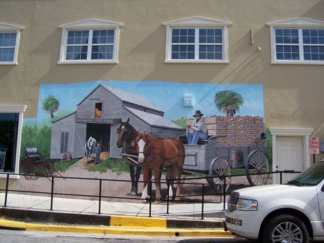 Solve Mural on rear of hardware store jigsaw puzzle online with 20 pieces