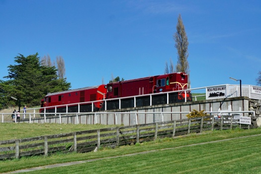 Solve Sunday Scenic Train Ride jigsaw puzzle online with 126 pieces