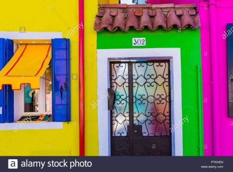 Solve happy house jigsaw puzzle online with 300 pieces