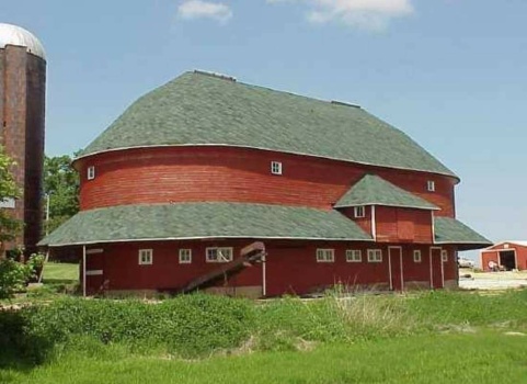 Solve round-ended barn jigsaw puzzle online with 130 pieces