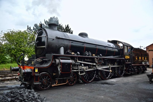 Solve LNER Thompson Class B1 4-6-0 1264. jigsaw puzzle online with 70 ...