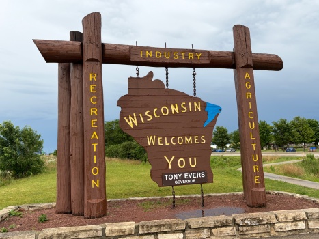 Solve Welcome to Wisconsin! jigsaw puzzle online with 99 pieces