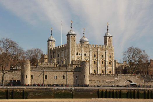 Solve The Tower of London jigsaw puzzle online with 260 pieces