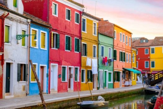 Solve Burano jigsaw puzzle online with 600 pieces
