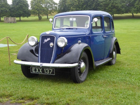 Solve 1938 Austin Ten jigsaw puzzle online with 35 pieces