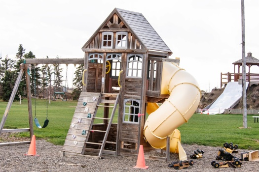 Solve playground 023 jigsaw puzzle online with 70 pieces