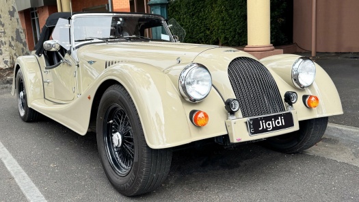 Solve Morgan Plus 4 or 8 jigsaw puzzle online with 91 pieces