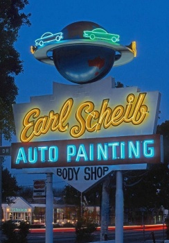 Solve Earl Scheib jigsaw puzzle online with 165 pieces