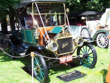 Solve 1912 Ford Model T Torpedo jigsaw puzzle online with 108 pieces
