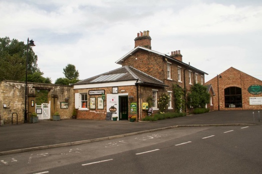 Solve Wensleydale Railway 28-05-2017 Bedale Station 01 jigsaw puzzle ...