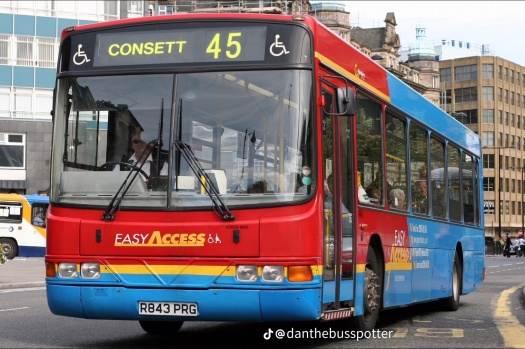 Solve 45 old go north east bus jigsaw puzzle online with 494 pieces