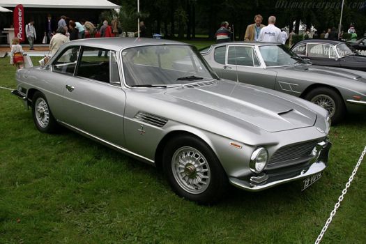 Solve 1963-69 Iso Rivolta IR 340 GT 2 jigsaw puzzle online with 54 pieces