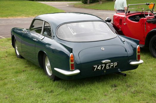 Solve Peerless "Warwick GT" - 1962 jigsaw puzzle online with 216 pieces