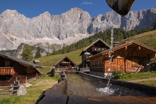 Solve alpin houses jigsaw puzzle online with 176 pieces